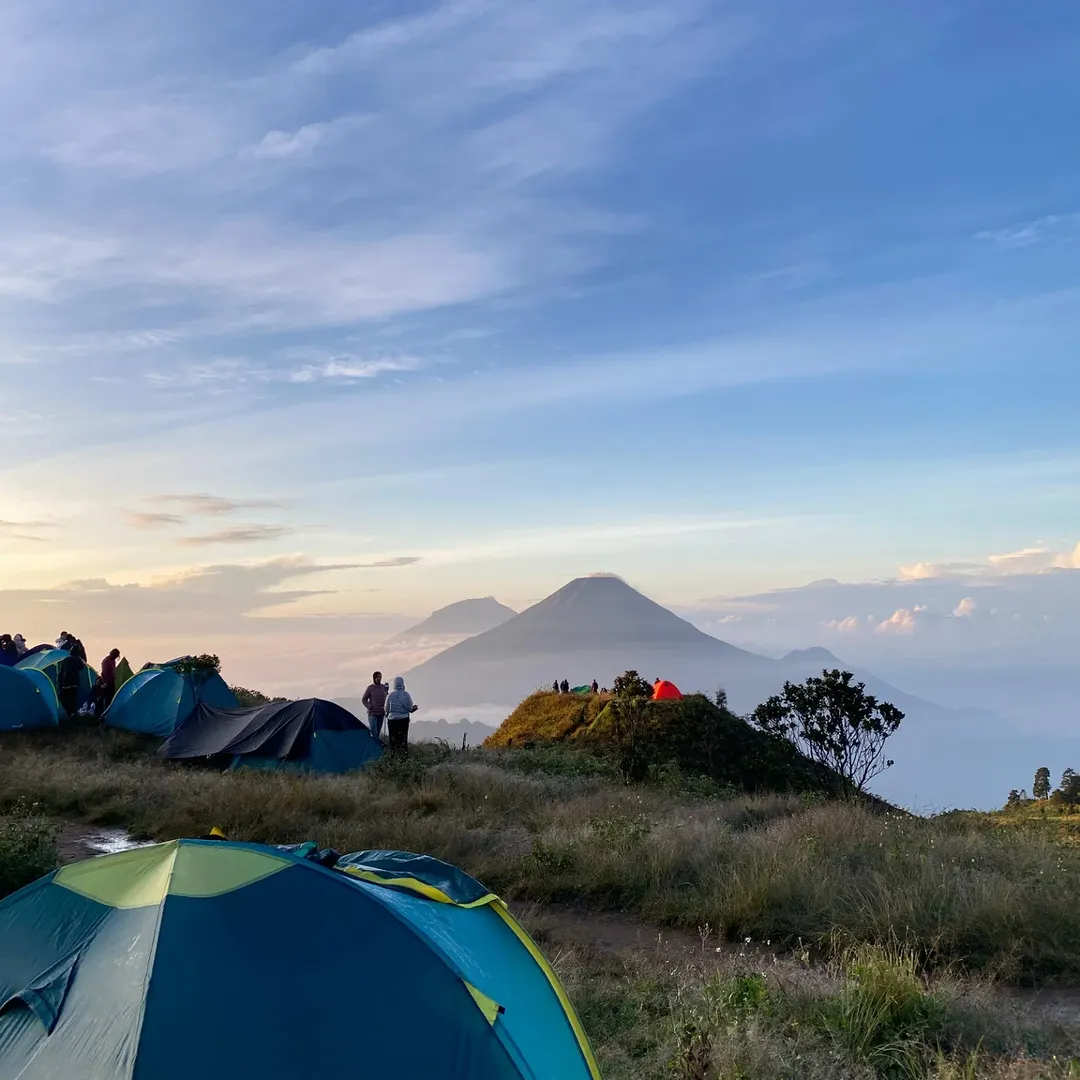 Sunrise di Puncak Gunung Prau dan 5 Tips Menikmatinya Secara Maksimal